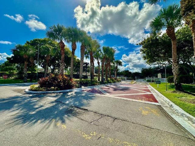 Luxury apartment complex for rent in Deerfield Beach, United States