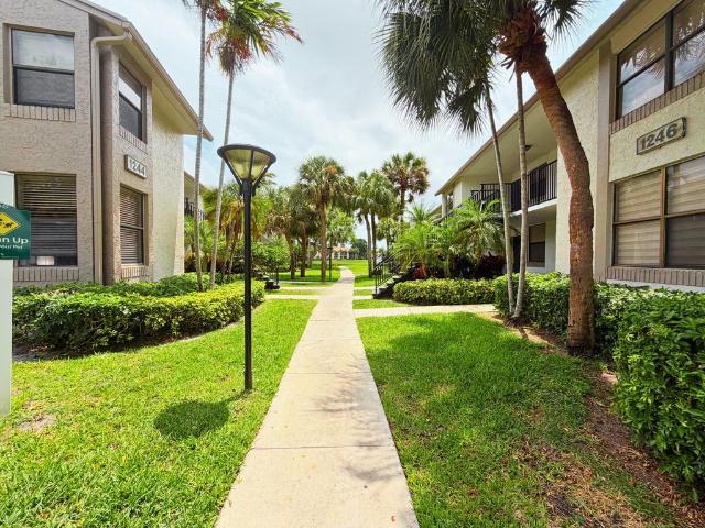 Luxury apartment complex for rent in Deerfield Beach, United States