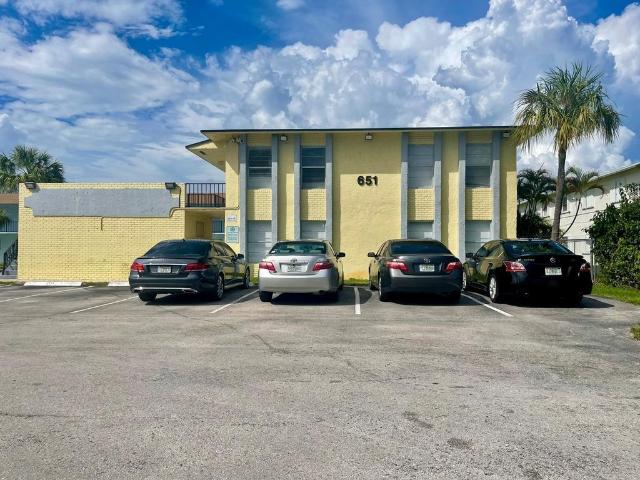 Luxury apartment complex for rent in Deerfield Beach, United States