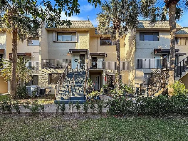 Luxury apartment complex for rent in Deerfield Beach, United States