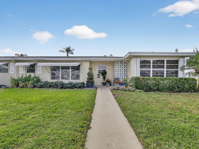 Luxury apartment complex for rent in Delray Beach, Florida