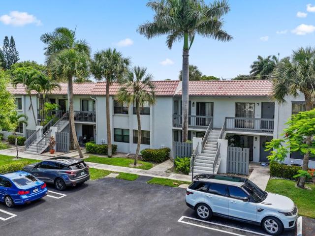 Luxury apartment complex for rent in Delray Beach, Florida
