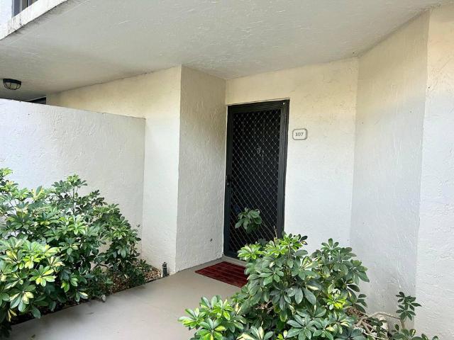 Luxury apartment complex for rent in Delray Beach, Florida