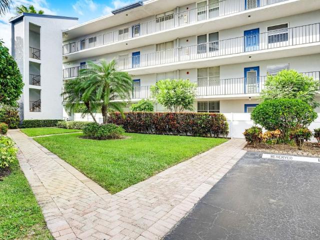 Luxury apartment complex for rent in Delray Beach, Florida