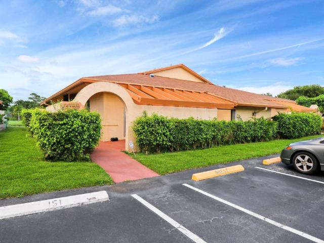 Luxury apartment complex for rent in Delray Beach, Florida