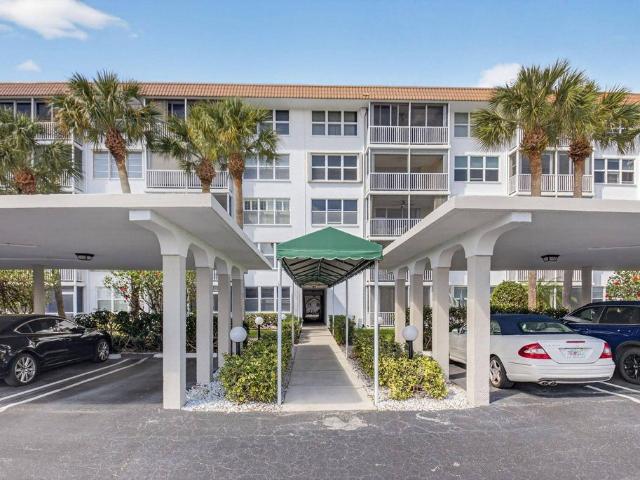 Luxury apartment complex for rent in Delray Beach, Florida