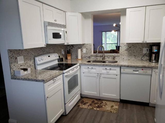 Luxury apartment complex for rent in Delray Beach, Florida