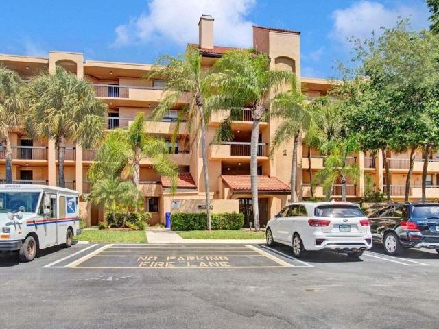 Luxury apartment complex for rent in Delray Beach, Florida