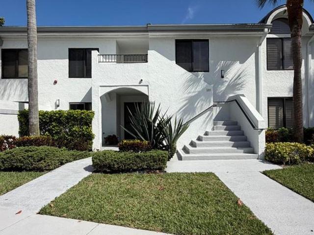 Luxury apartment complex for rent in Delray Beach, Florida