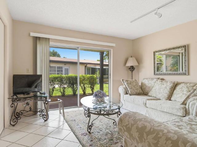 Luxury apartment complex for rent in Delray Beach, Florida