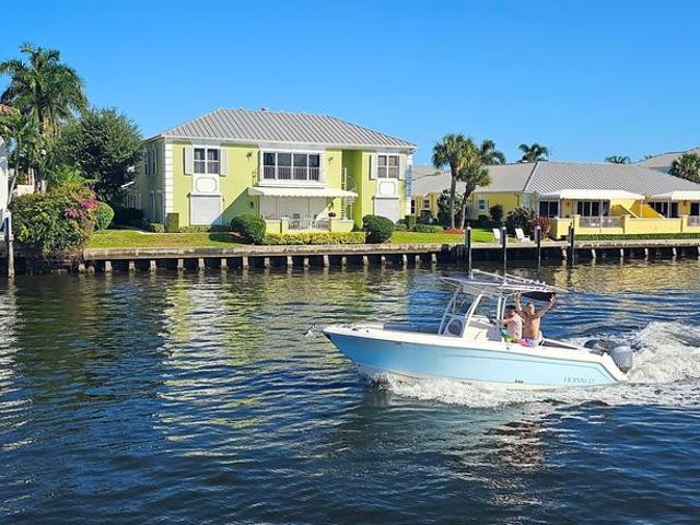 Luxury apartment complex for rent in Delray Beach, Florida