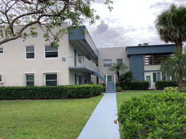 Luxury apartment complex for rent in Delray Beach, Florida