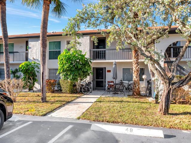 Luxury apartment complex for rent in Delray Beach, Florida