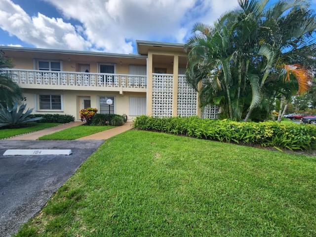Luxury apartment complex for rent in Delray Beach, Florida