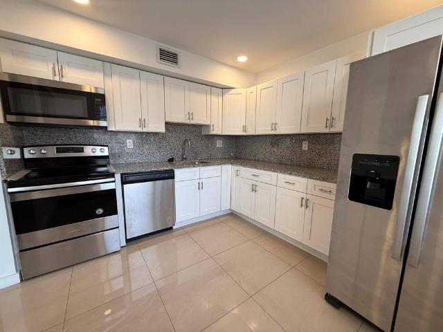 Luxury apartment complex for rent in Delray Beach, Florida