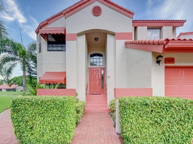 Luxury apartment complex for rent in Delray Beach, Florida