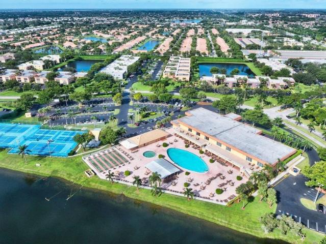 Luxury apartment complex for rent in Delray Beach, Florida
