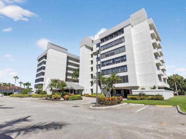Luxury apartment complex for rent in Delray Beach, Florida