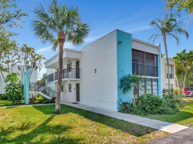 Luxury apartment complex for rent in Delray Beach, Florida