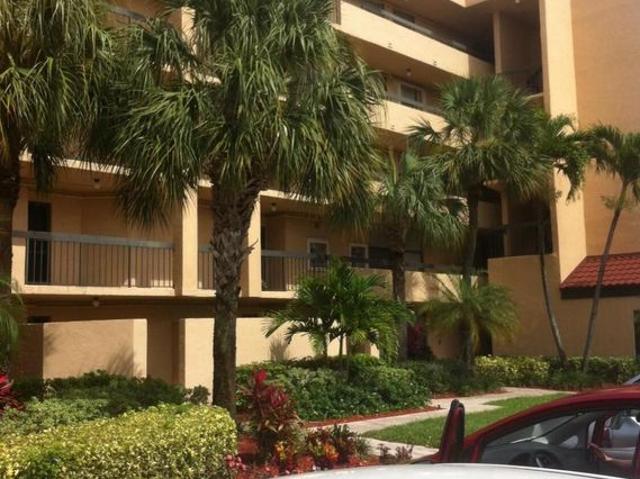 Luxury apartment complex for rent in Delray Beach, Florida