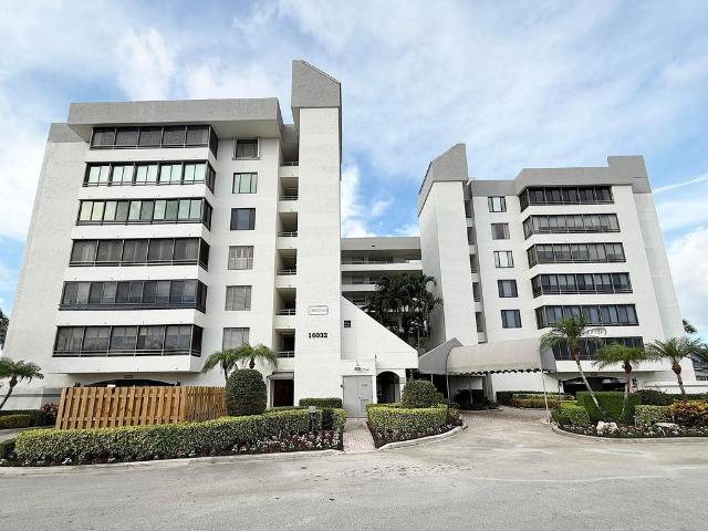 Luxury apartment complex for rent in Delray Beach, Florida