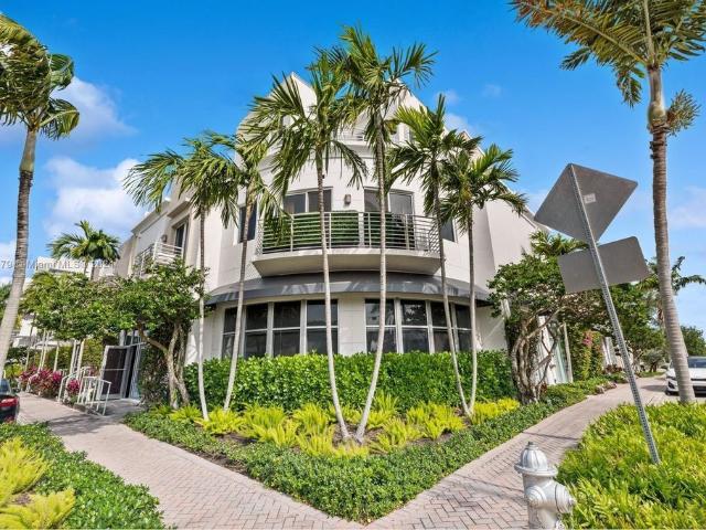 Luxury apartment complex for rent in Delray Beach, Florida