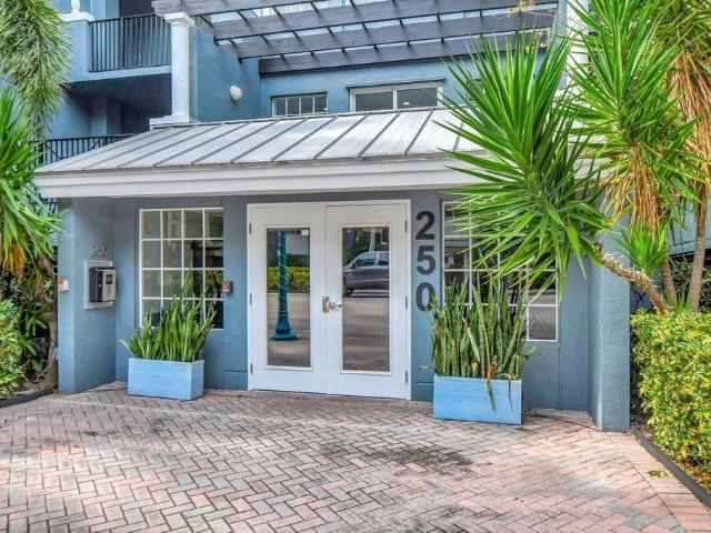 Luxury apartment complex for rent in Delray Beach, Florida