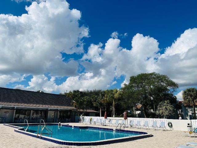 Luxury apartment complex for rent in Delray Beach, Florida