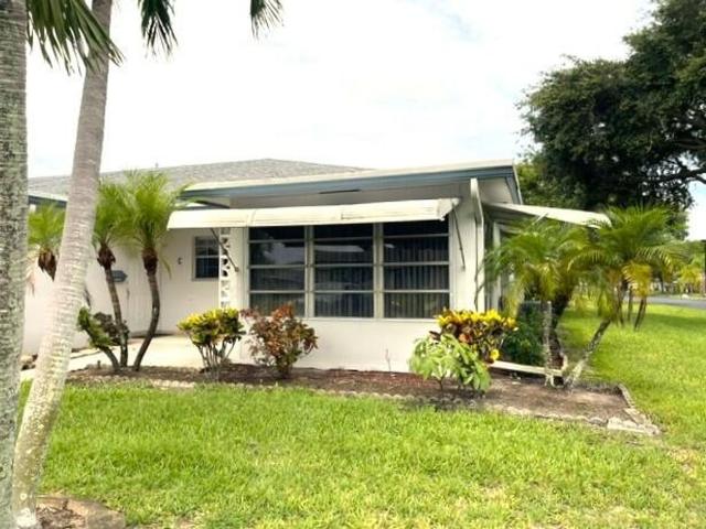 Luxury apartment complex for rent in Delray Beach, Florida