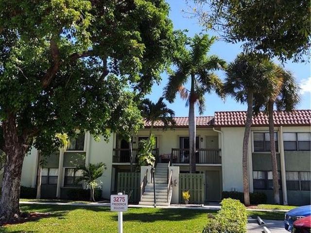Luxury apartment complex for rent in Delray Beach, Florida