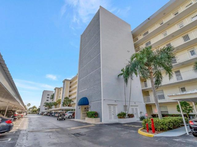 Luxury apartment complex for rent in Delray Beach, Florida