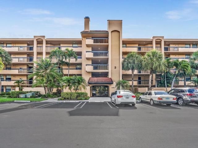Luxury apartment complex for rent in Delray Beach, Florida