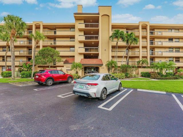 Luxury apartment complex for rent in Delray Beach, Florida