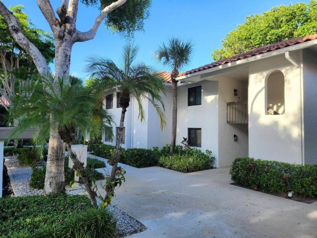 Luxury apartment complex for rent in Delray Beach, Florida