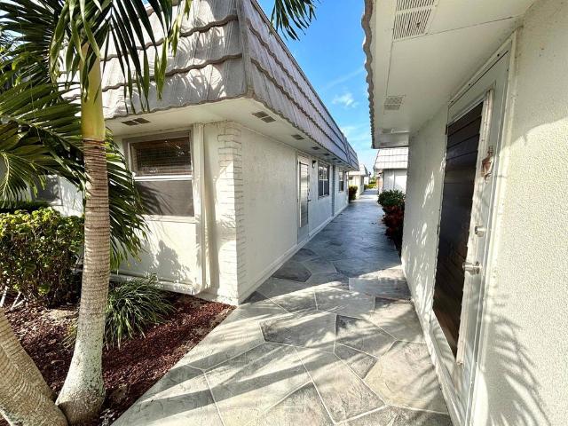 Luxury apartment complex for rent in Delray Beach, Florida