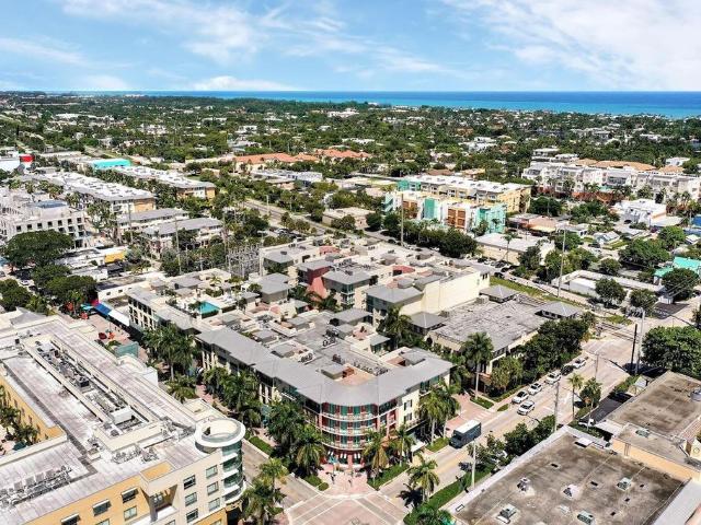 Luxury apartment complex for rent in Delray Beach, Florida