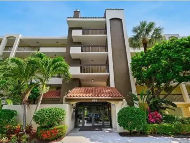 Luxury apartment complex for rent in Delray Beach, Florida