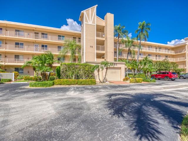 Luxury apartment complex for rent in Delray Beach, Florida