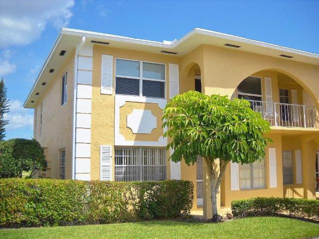 Luxury apartment complex for rent in Delray Beach, United States