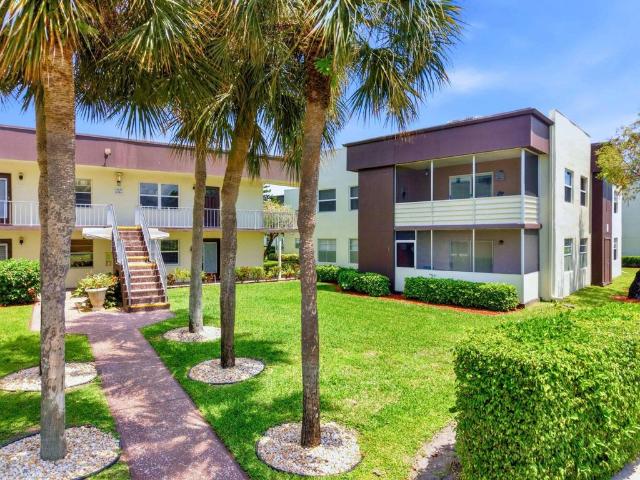 Luxury apartment complex for rent in Delray Beach, United States