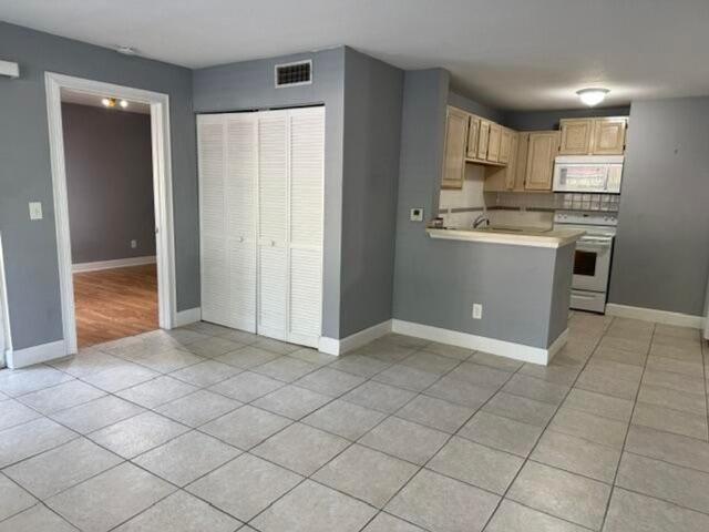 Luxury apartment complex for rent in Delray Beach, United States