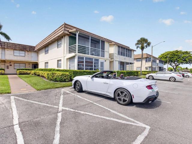 Luxury apartment complex for rent in Delray Beach, United States