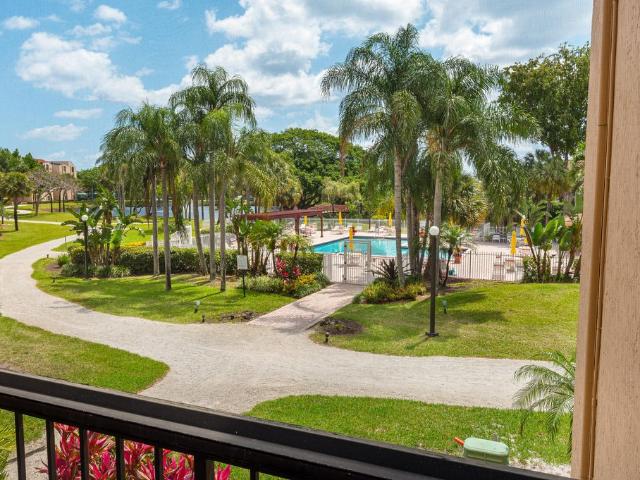 Luxury apartment complex for rent in Delray Beach, United States
