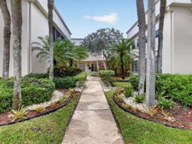 Luxury apartment complex for rent in Delray Beach, United States
