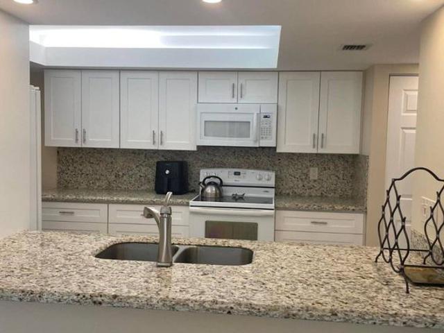 Luxury apartment complex for rent in Delray Beach, United States
