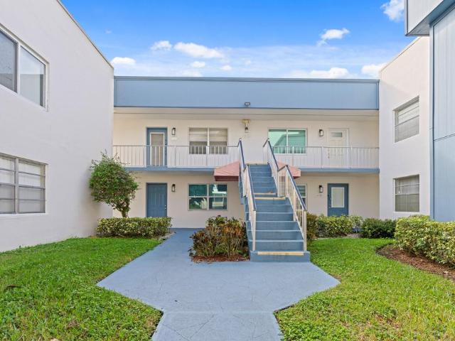 Luxury apartment complex for rent in Delray Beach, United States