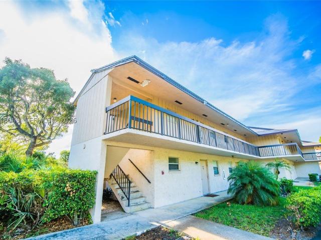 Luxury apartment complex for rent in Delray Beach, United States