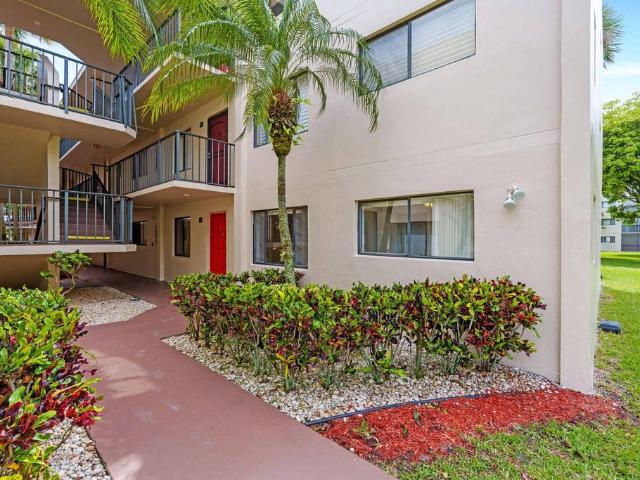 Luxury apartment complex for rent in Delray Beach, United States