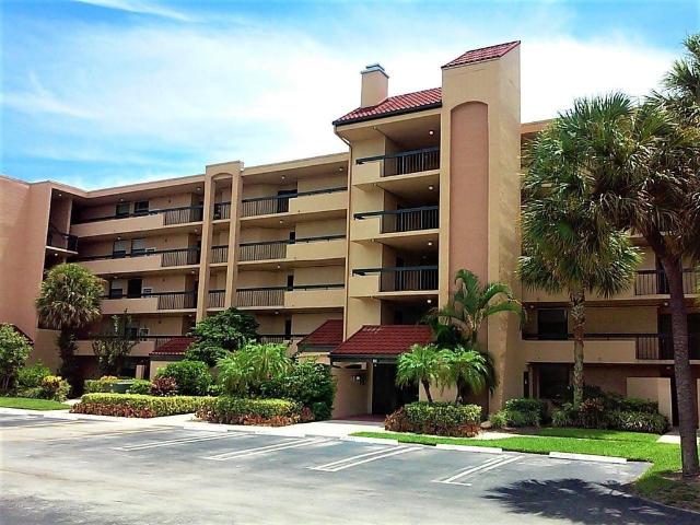 Luxury apartment complex for rent in Delray Beach, United States