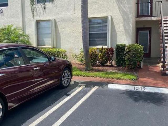 Luxury apartment complex for rent in Delray Beach, United States